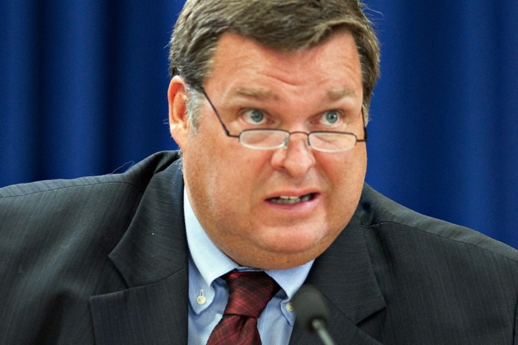 Le juge et ancien DPCP Louis Dionne vole au secours du gouvernement ...